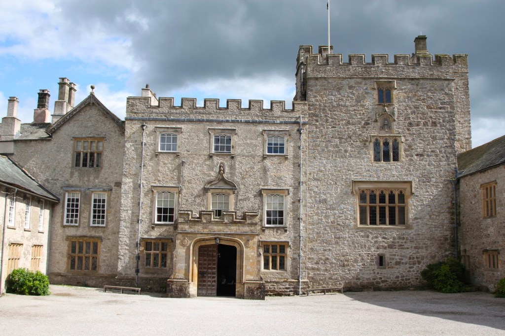 A tale of two houses (part 2): Sizergh Castle – Notes from Camelid Country