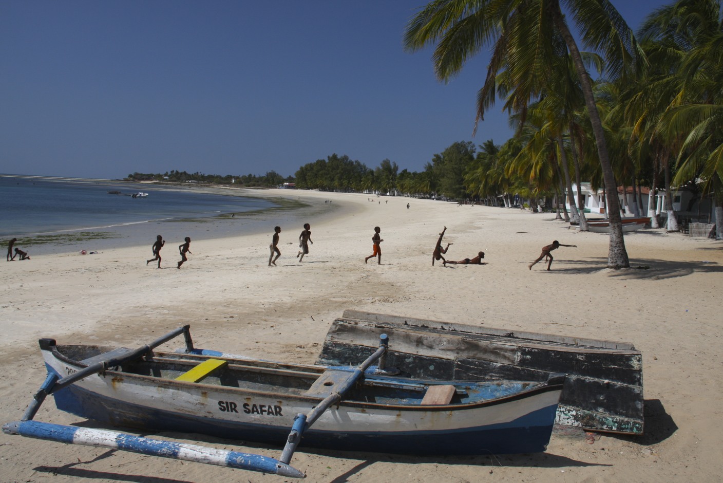 Scenes from Wimbe Beach, Mozambique – Notes from Camelid Country