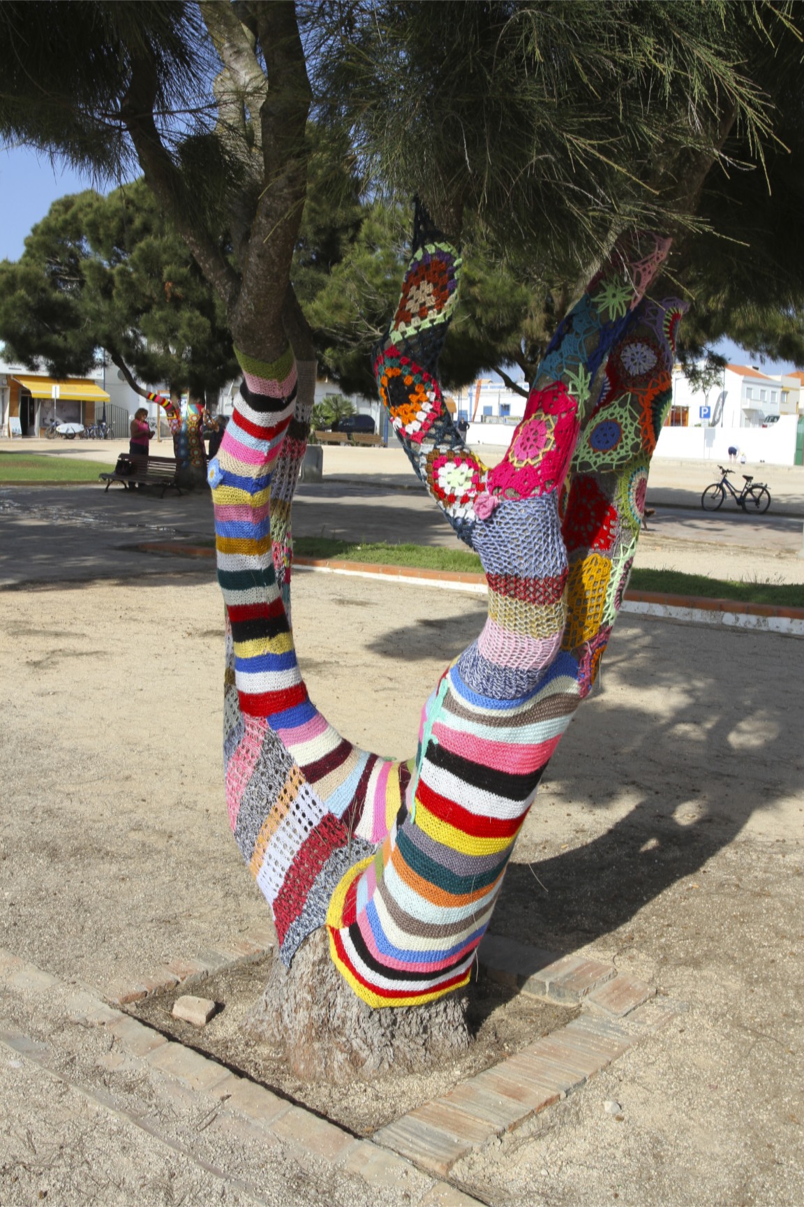 Yarn bombing, wool activism in Sagres – Notes from Camelid Country