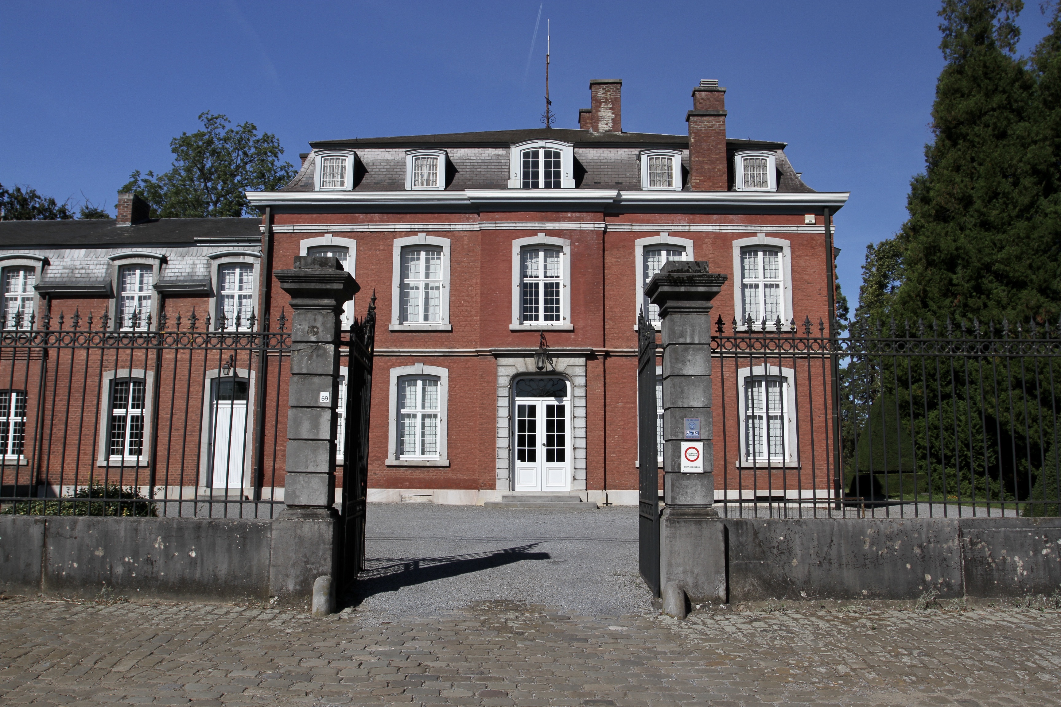 Bommershoven Castle, Limburg, Flanders, Belgium – Notes from Camelid ...